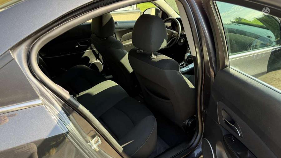 Pelēks Chevrolet Cruze 2014 Alīta, ar dzinēja tilpumu 1.36 L un nobraukumu 67 tūkst. km par 4200 €, foto 12 vietnē AUTOMOTO.COM.LV