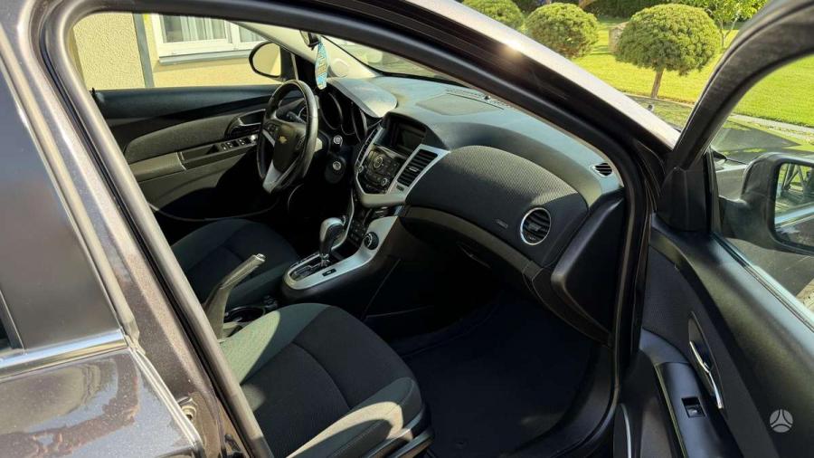 Pelēks Chevrolet Cruze 2014 Alīta, ar dzinēja tilpumu 1.36 L un nobraukumu 67 tūkst. km par 4200 €, foto 13 vietnē AUTOMOTO.COM.LV