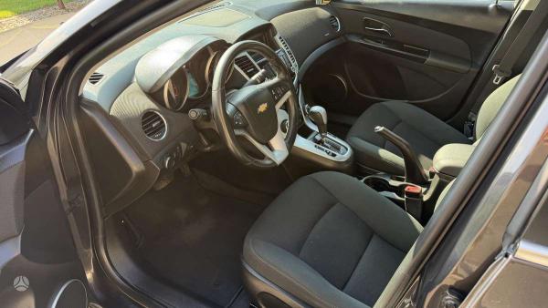 Grey Chevrolet Cruze 2014 in Alytus, with an engine capacity of 1.36 L and mileage of 67 thousand km for 4200 €, photo 9 on AUTOMOTO.COM.LV