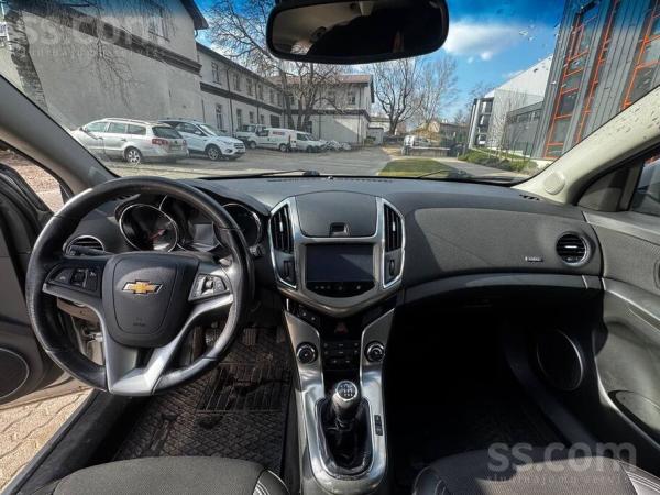 Pelēks Chevrolet Cruze 2012 Rīga, ar dzinēja tilpumu 2.00 L un nobraukumu 245 tūkst. km par 1850 €, foto 4 vietnē AUTOMOTO.COM.LV
