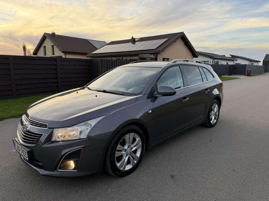 Grey Chevrolet Cruze 2013 in Klaipeda, with an engine capacity of 2.00 L and mileage of 276 thousand km for 2850 €, photo 1 on AUTOMOTO.COM.LV