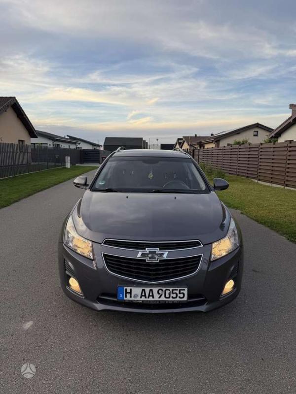 Grey Chevrolet Cruze 2013 in Klaipeda, with an engine capacity of 2.00 L and mileage of 276 thousand km for 2850 €, photo 2 on AUTOMOTO.COM.LV