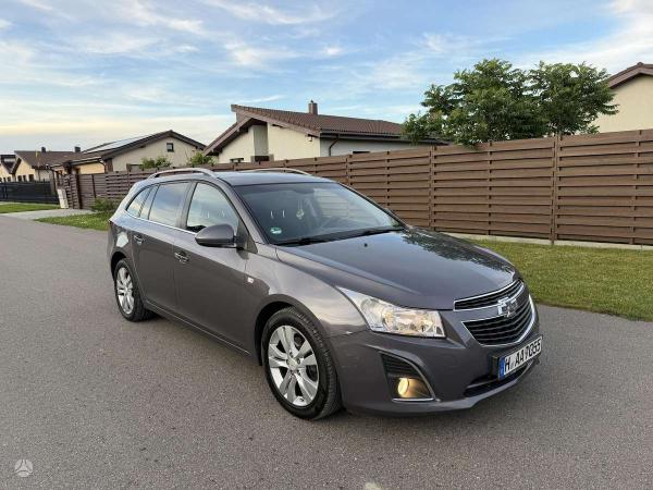 Grey Chevrolet Cruze 2013 in Klaipeda, with an engine capacity of 2.00 L and mileage of 276 thousand km for 2850 €, photo 3 on AUTOMOTO.COM.LV