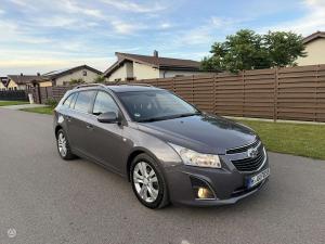 Grey Chevrolet Cruze 2013 in Klaipeda, with an engine capacity of 2.00 L and mileage of 276 thousand km for 2850 €, photo 4 on AUTOMOTO.COM.LV