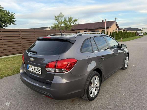 Grey Chevrolet Cruze 2013 in Klaipeda, with an engine capacity of 2.00 L and mileage of 276 thousand km for 2850 €, photo 5 on AUTOMOTO.COM.LV