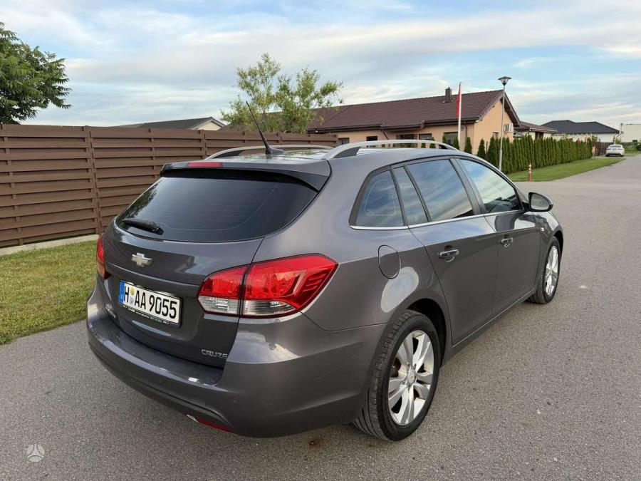 Grey Chevrolet Cruze 2013 in Klaipeda, with an engine capacity of 2.00 L and mileage of 276 thousand km for 2850 €, photo 6 on AUTOMOTO.COM.LV