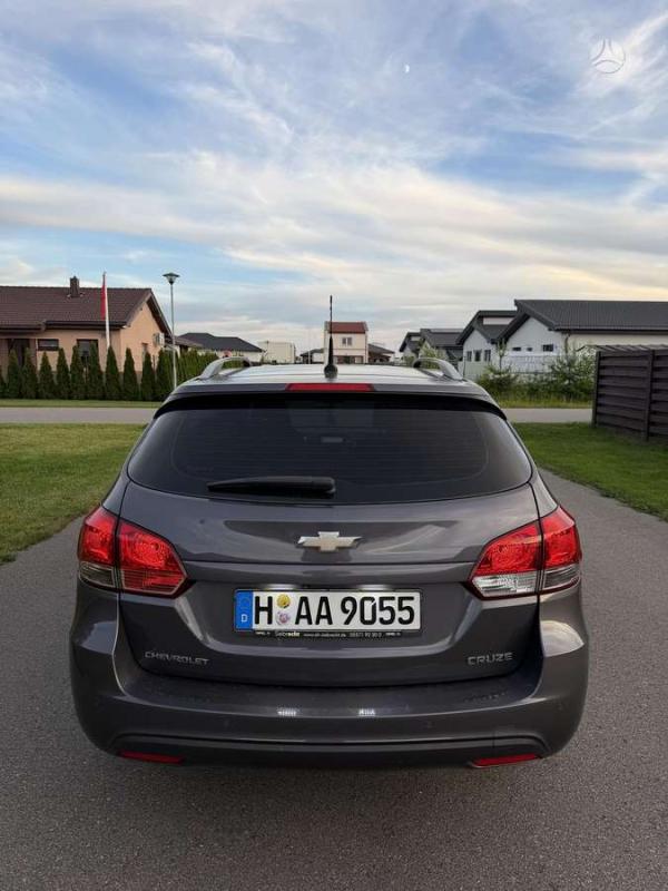 Grey Chevrolet Cruze 2013 in Klaipeda, with an engine capacity of 2.00 L and mileage of 276 thousand km for 2850 €, photo 6 on AUTOMOTO.COM.LV