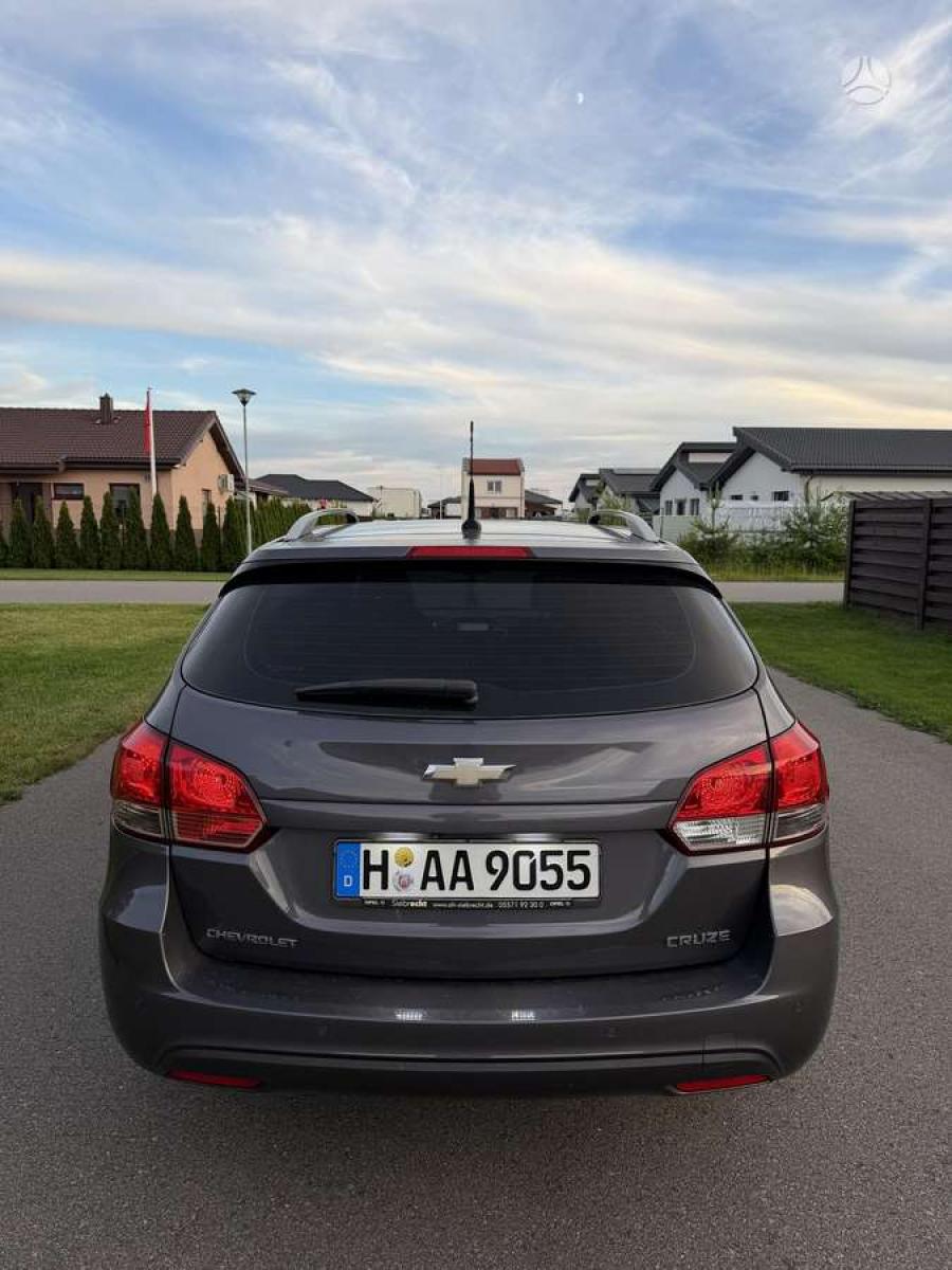 Grey Chevrolet Cruze 2013 in Klaipeda, with an engine capacity of 2.00 L and mileage of 276 thousand km for 2850 €, photo 7 on AUTOMOTO.COM.LV