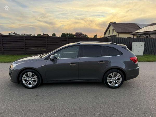 Grey Chevrolet Cruze 2013 in Klaipeda, with an engine capacity of 2.00 L and mileage of 276 thousand km for 2850 €, photo 8 on AUTOMOTO.COM.LV