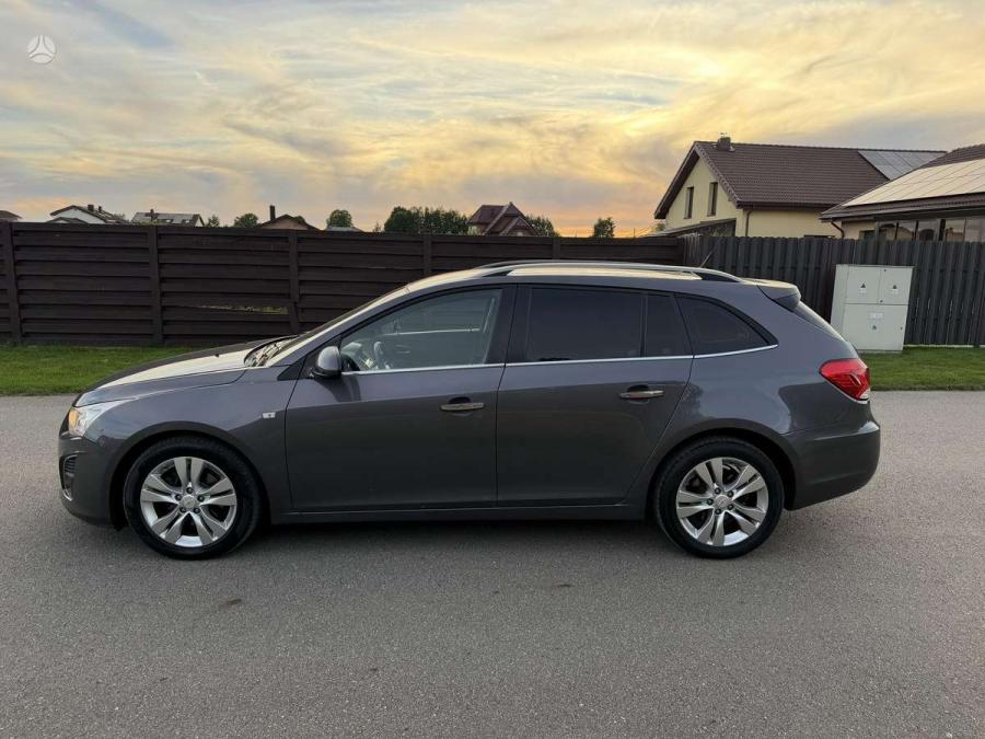 Grey Chevrolet Cruze 2013 in Klaipeda, with an engine capacity of 2.00 L and mileage of 276 thousand km for 2850 €, photo 9 on AUTOMOTO.COM.LV
