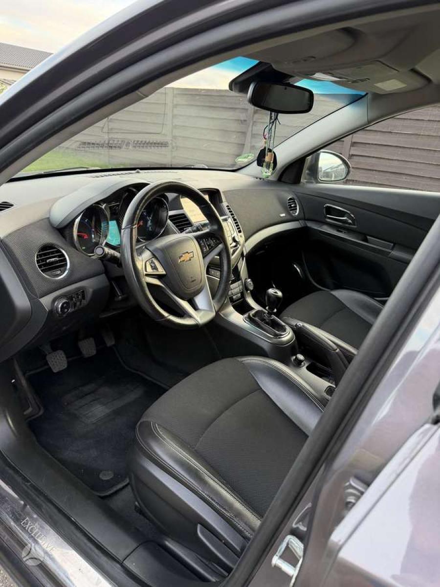 Grey Chevrolet Cruze 2013 in Klaipeda, with an engine capacity of 2.00 L and mileage of 276 thousand km for 2850 €, photo 11 on AUTOMOTO.COM.LV