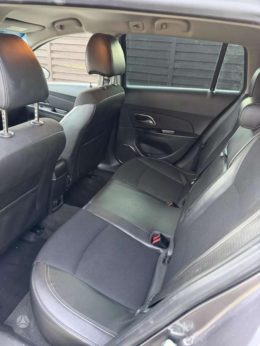 Grey Chevrolet Cruze 2013 in Klaipeda, with an engine capacity of 2.00 L and mileage of 276 thousand km for 2850 €, photo 12 on AUTOMOTO.COM.LV