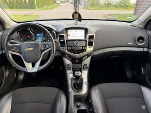 Grey Chevrolet Cruze 2013 in Klaipeda, with an engine capacity of 2.00 L and mileage of 276 thousand km for 2850 €, photo 13 on AUTOMOTO.COM.LV