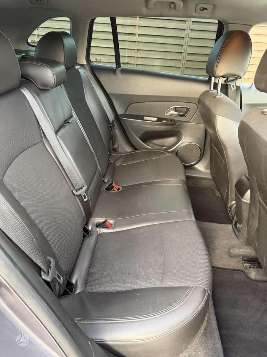 Grey Chevrolet Cruze 2013 in Klaipeda, with an engine capacity of 2.00 L and mileage of 276 thousand km for 2850 €, photo 15 on AUTOMOTO.COM.LV