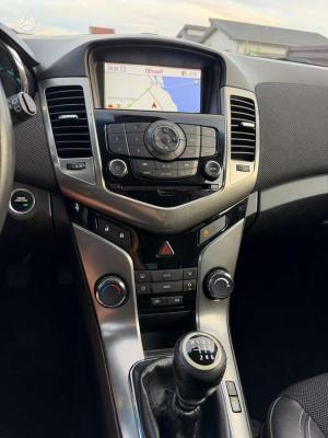 Grey Chevrolet Cruze 2013 in Klaipeda, with an engine capacity of 2.00 L and mileage of 276 thousand km for 2850 €, photo 19 on AUTOMOTO.COM.LV