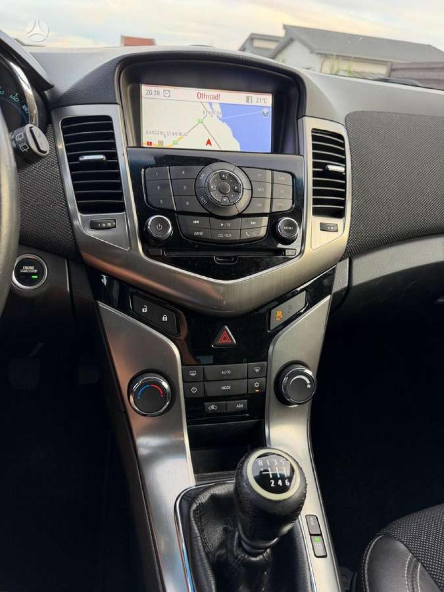Grey Chevrolet Cruze 2013 in Klaipeda, with an engine capacity of 2.00 L and mileage of 276 thousand km for 2850 €, photo 19 on AUTOMOTO.COM.LV