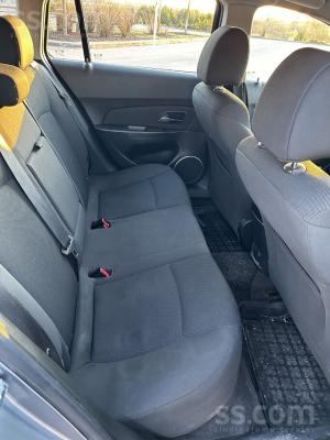 Pelēks Chevrolet Cruze 2013 Ogre, ar dzinēja tilpumu 1.70 L un nobraukumu 306 tūkst. km par 3500 €, foto 8 vietnē AUTOMOTO.COM.LV