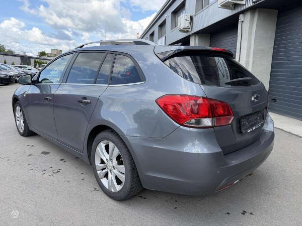 Grey Chevrolet Cruze 2013 in Siauliai, with an engine capacity of 1.69 L and mileage of 264 thousand km for 2400 €, photo 3 on AUTOMOTO.COM.LV