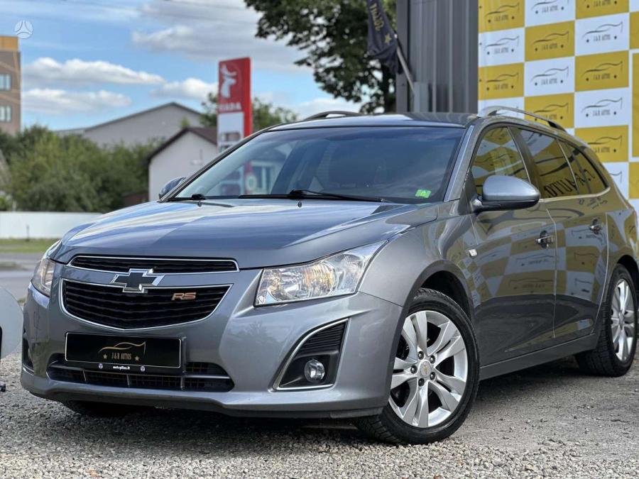 Grey Chevrolet Cruze 2013 in Siauliai, with an engine capacity of 1.69 L and mileage of 264 thousand km for 4350 €, photo 1 on AUTOMOTO.COM.LV