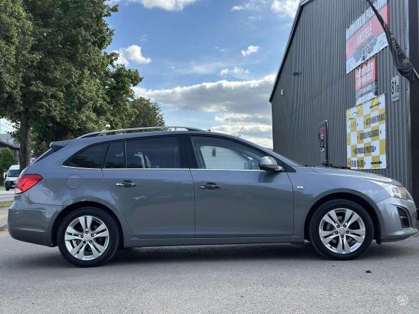 Grey Chevrolet Cruze 2013 in Siauliai, with an engine capacity of 1.69 L and mileage of 264 thousand km for 4350 €, photo 8 on AUTOMOTO.COM.LV