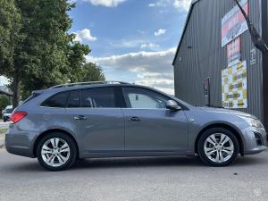 Grey Chevrolet Cruze 2013 in Siauliai, with an engine capacity of 1.69 L and mileage of 264 thousand km for 4350 €, photo 9 on AUTOMOTO.COM.LV