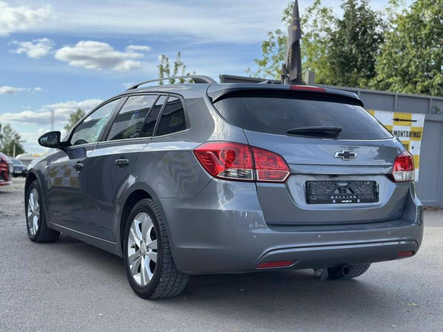 Grey Chevrolet Cruze 2013 in Siauliai, with an engine capacity of 1.69 L and mileage of 264 thousand km for 4350 €, photo 10 on AUTOMOTO.COM.LV