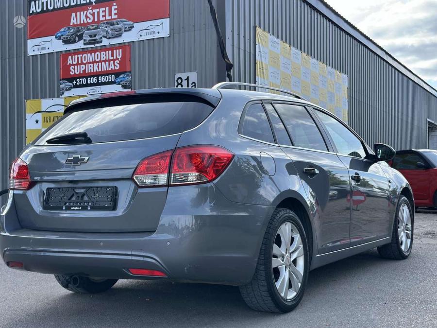 Grey Chevrolet Cruze 2013 in Siauliai, with an engine capacity of 1.69 L and mileage of 264 thousand km for 4350 €, photo 12 on AUTOMOTO.COM.LV