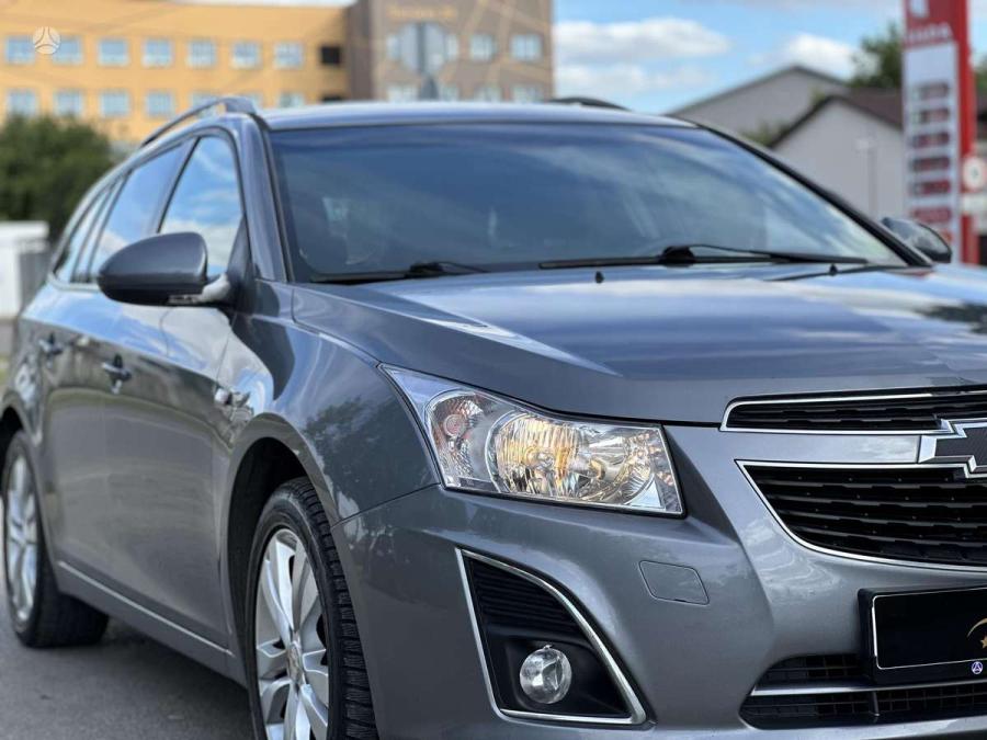 Grey Chevrolet Cruze 2013 in Siauliai, with an engine capacity of 1.69 L and mileage of 264 thousand km for 4350 €, photo 14 on AUTOMOTO.COM.LV
