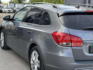 Grey Chevrolet Cruze 2013 in Siauliai, with an engine capacity of 1.69 L and mileage of 264 thousand km for 4350 €, photo 15 on AUTOMOTO.COM.LV