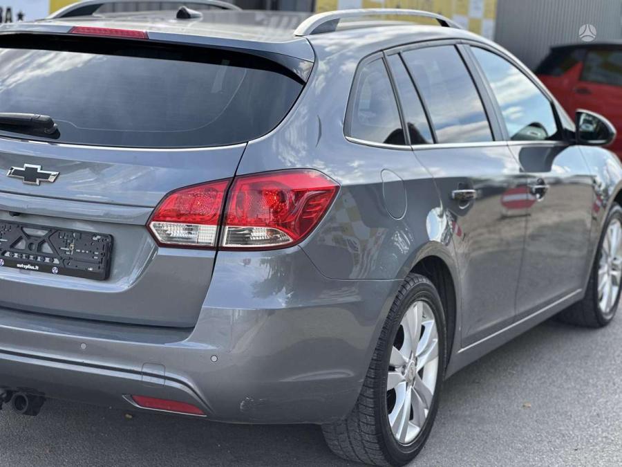 Grey Chevrolet Cruze 2013 in Siauliai, with an engine capacity of 1.69 L and mileage of 264 thousand km for 4350 €, photo 16 on AUTOMOTO.COM.LV