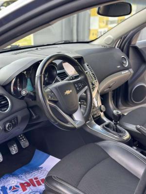 Grey Chevrolet Cruze 2013 in Siauliai, with an engine capacity of 1.69 L and mileage of 264 thousand km for 4350 €, photo 20 on AUTOMOTO.COM.LV