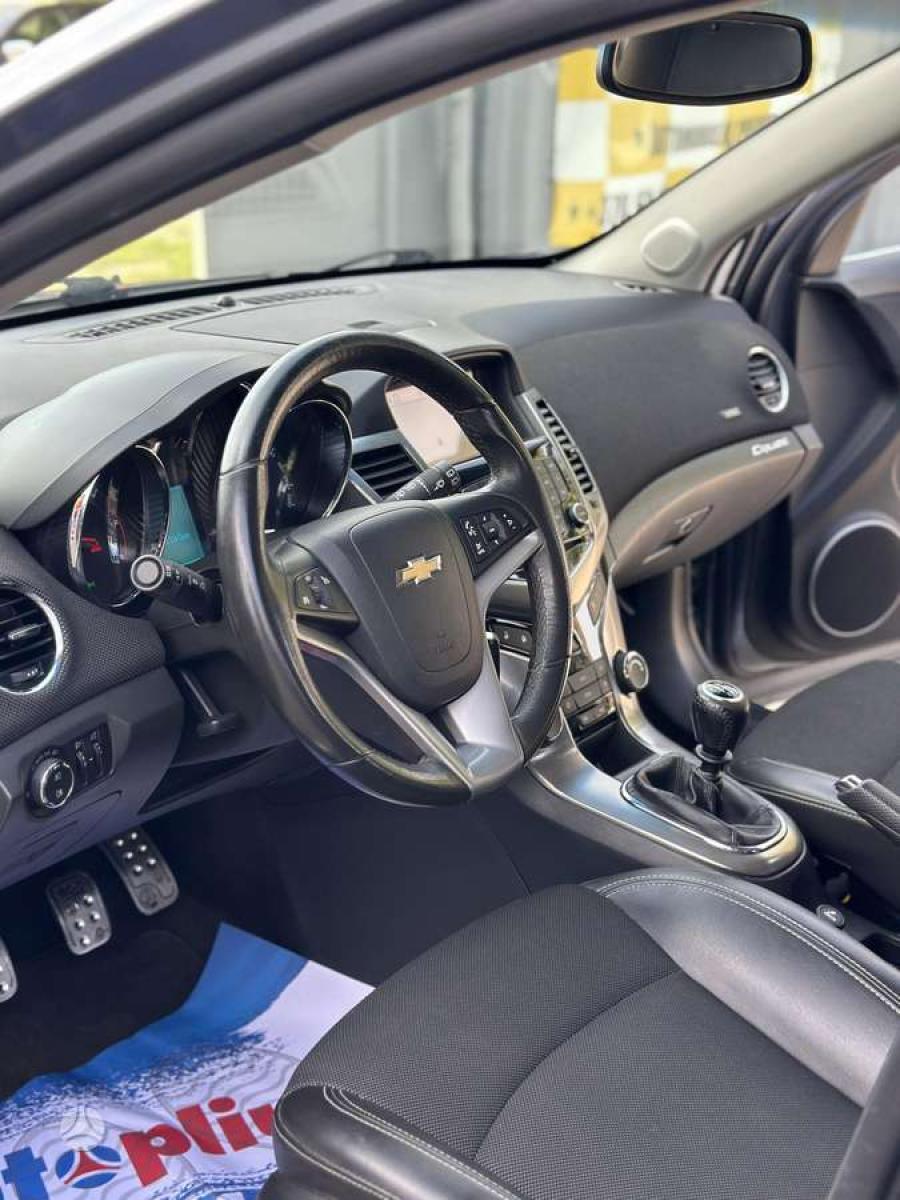 Grey Chevrolet Cruze 2013 in Siauliai, with an engine capacity of 1.69 L and mileage of 264 thousand km for 4350 €, photo 20 on AUTOMOTO.COM.LV