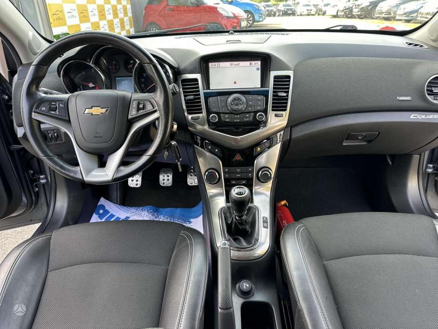Grey Chevrolet Cruze 2013 in Siauliai, with an engine capacity of 1.69 L and mileage of 264 thousand km for 4350 €, photo 22 on AUTOMOTO.COM.LV