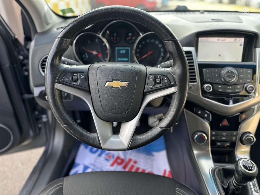 Grey Chevrolet Cruze 2013 in Siauliai, with an engine capacity of 1.69 L and mileage of 264 thousand km for 4350 €, photo 23 on AUTOMOTO.COM.LV