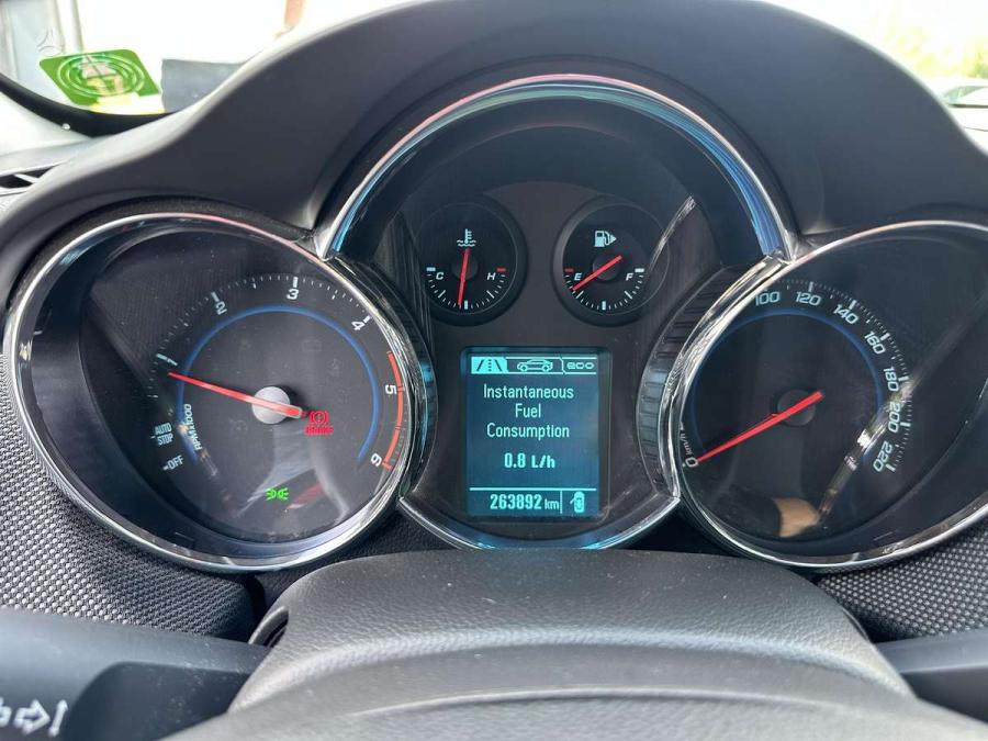 Grey Chevrolet Cruze 2013 in Siauliai, with an engine capacity of 1.69 L and mileage of 264 thousand km for 4350 €, photo 24 on AUTOMOTO.COM.LV