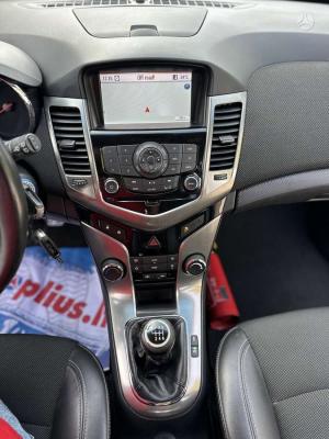 Grey Chevrolet Cruze 2013 in Siauliai, with an engine capacity of 1.69 L and mileage of 264 thousand km for 4350 €, photo 25 on AUTOMOTO.COM.LV