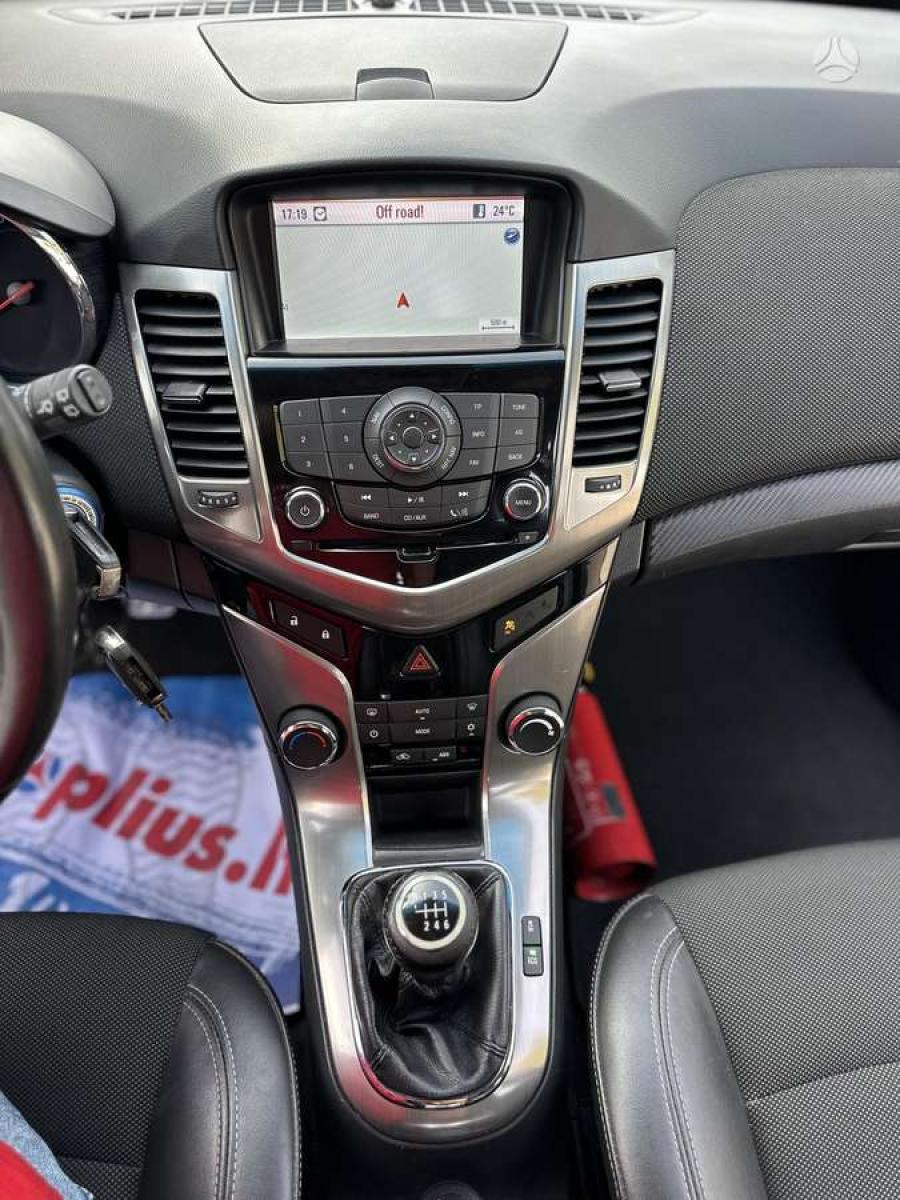 Grey Chevrolet Cruze 2013 in Siauliai, with an engine capacity of 1.69 L and mileage of 264 thousand km for 4350 €, photo 25 on AUTOMOTO.COM.LV