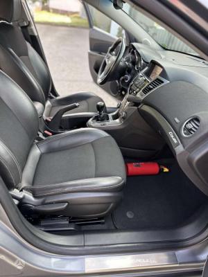 Grey Chevrolet Cruze 2013 in Siauliai, with an engine capacity of 1.69 L and mileage of 264 thousand km for 4350 €, photo 29 on AUTOMOTO.COM.LV