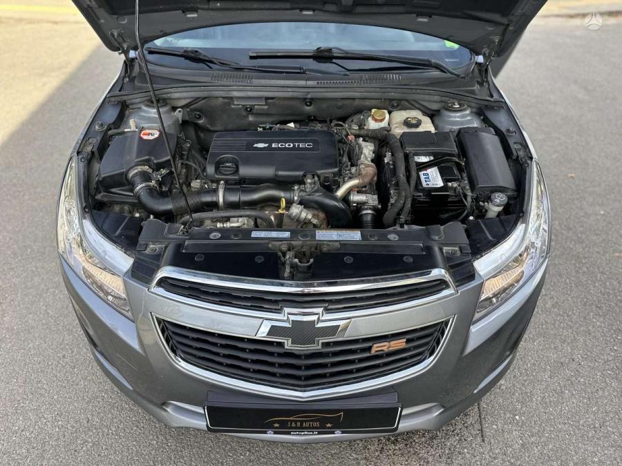 Grey Chevrolet Cruze 2013 in Siauliai, with an engine capacity of 1.69 L and mileage of 264 thousand km for 4350 €, photo 36 on AUTOMOTO.COM.LV