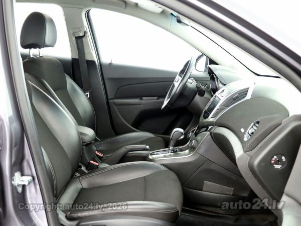 Pelēks Chevrolet Cruze 2013 Tallina, ar dzinēja tilpumu 1.80 L un nobraukumu 229 tūkst. km par 2499 €, foto 6 vietnē AUTOMOTO.COM.LV