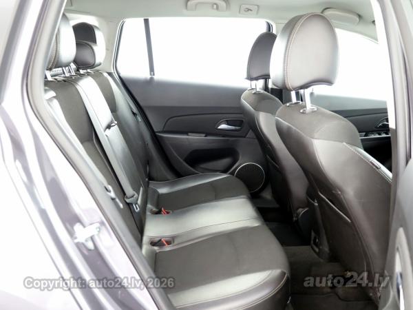 Pelēks Chevrolet Cruze 2013 Tallina, ar dzinēja tilpumu 1.80 L un nobraukumu 229 tūkst. km par 2499 €, foto 7 vietnē AUTOMOTO.COM.LV