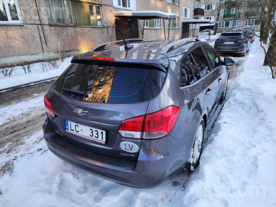 Grey Chevrolet Cruze 2013 in Riga, with an engine capacity of 2.00 L and mileage of 215 thousand km for 5000 €, photo 9 on AUTOMOTO.COM.LV