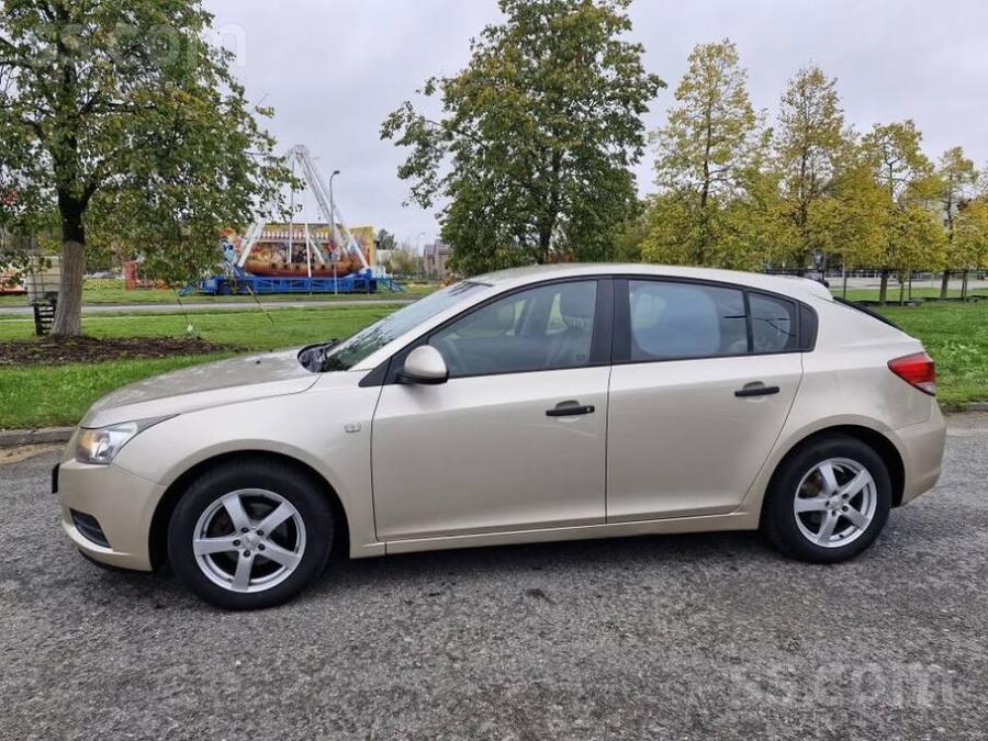 Chevrolet Cruze 2011 in Riga, with an engine capacity of 1.60 L and mileage of 93 thousand km for 3200 €, photo 3 on AUTOMOTO.COM.LV