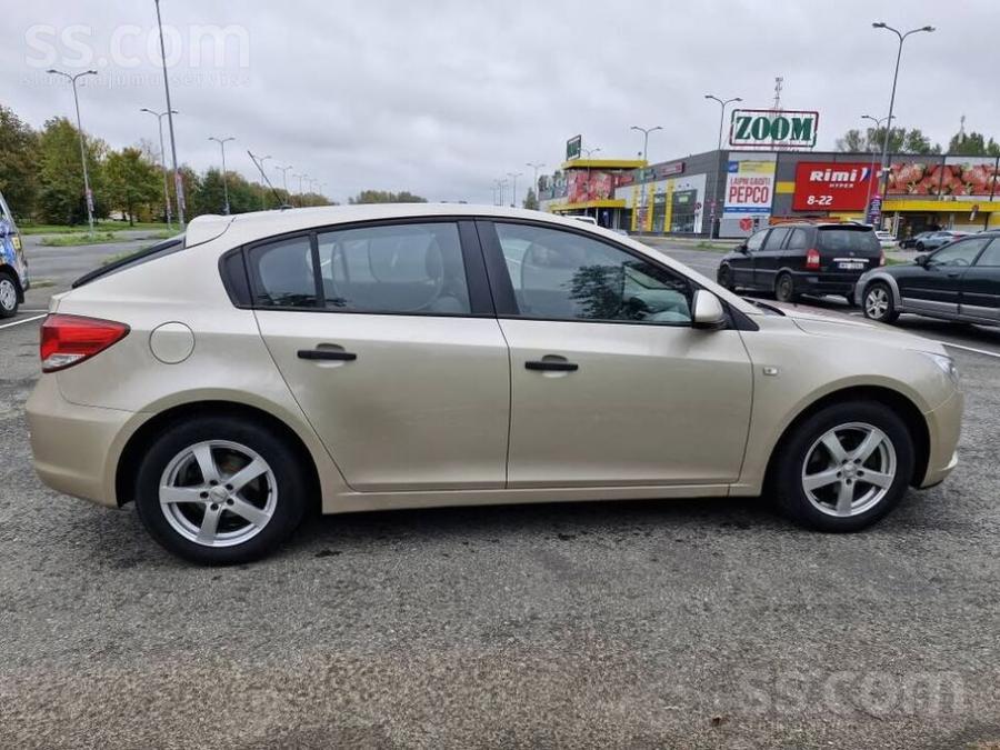 Chevrolet Cruze 2011 in Riga, with an engine capacity of 1.60 L and mileage of 93 thousand km for 3200 €, photo 4 on AUTOMOTO.COM.LV