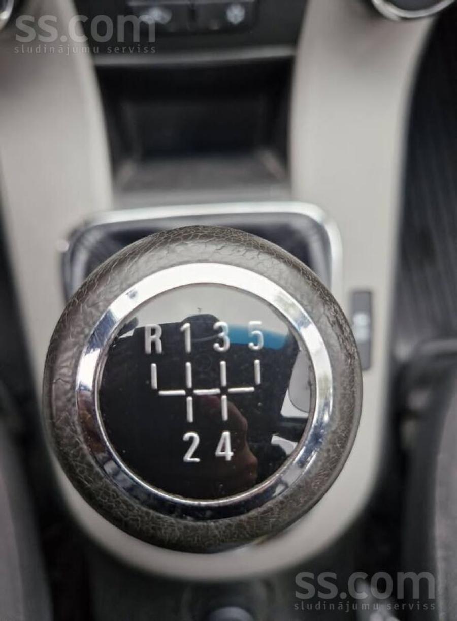 Chevrolet Cruze 2011 in Riga, with an engine capacity of 1.60 L and mileage of 93 thousand km for 3200 €, photo 9 on AUTOMOTO.COM.LV