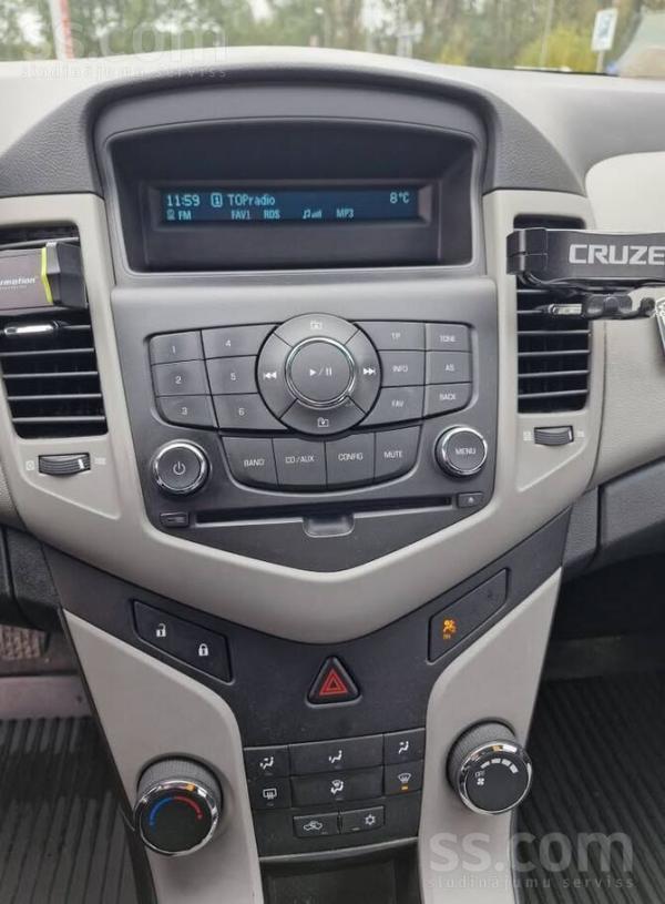 Chevrolet Cruze 2011 in Riga, with an engine capacity of 1.60 L and mileage of 93 thousand km for 3200 €, photo 10 on AUTOMOTO.COM.LV