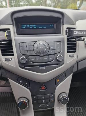 Chevrolet Cruze 2011 in Riga, with an engine capacity of 1.60 L and mileage of 93 thousand km for 3200 €, photo 10 on AUTOMOTO.COM.LV