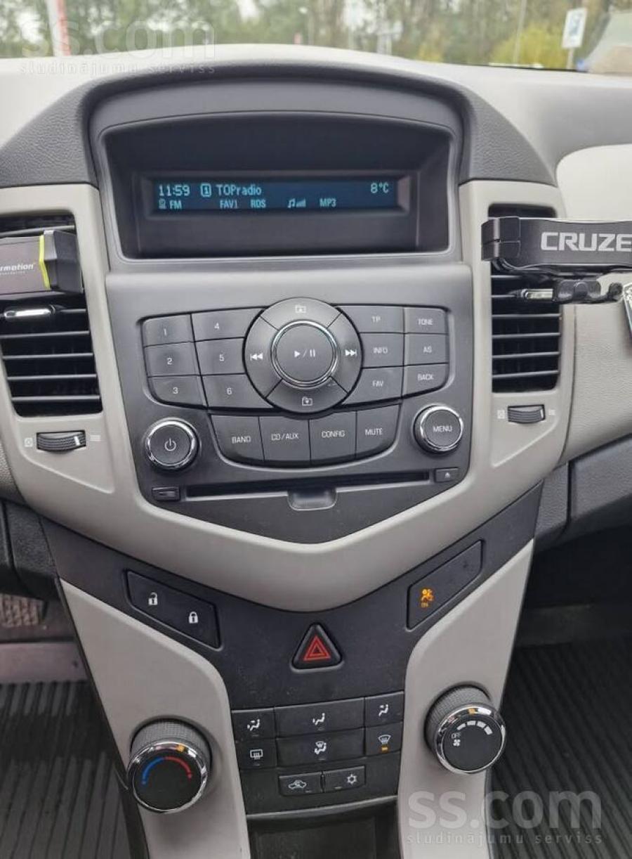 Chevrolet Cruze 2011 in Riga, with an engine capacity of 1.60 L and mileage of 93 thousand km for 3200 €, photo 10 on AUTOMOTO.COM.LV