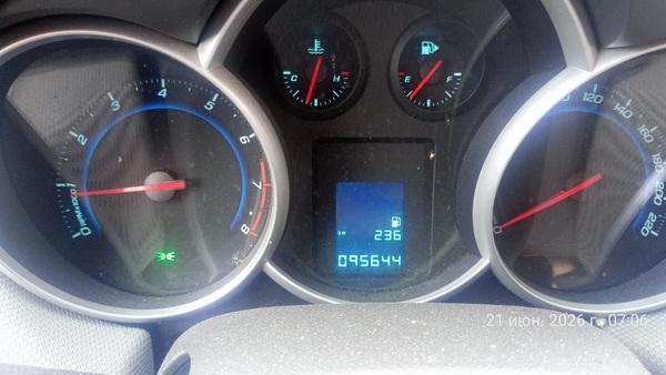Sarkans Chevrolet Cruze 2010 Tallina, ar dzinēja tilpumu 1.80 L un nobraukumu 95 tūkst. km par 4900 €, foto 3 vietnē AUTOMOTO.COM.LV