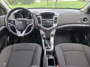 Sarkans Chevrolet Cruze 2013 Viļņa, ar dzinēja tilpumu 1.80 L un nobraukumu 130 tūkst. km par 4700 €, foto 10 vietnē AUTOMOTO.COM.LV